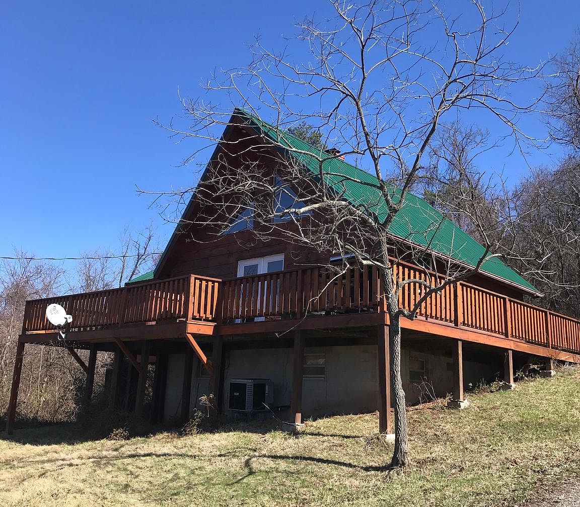 Four custom-built log cabins in Rileyville, Virginia, with 30-mile ...