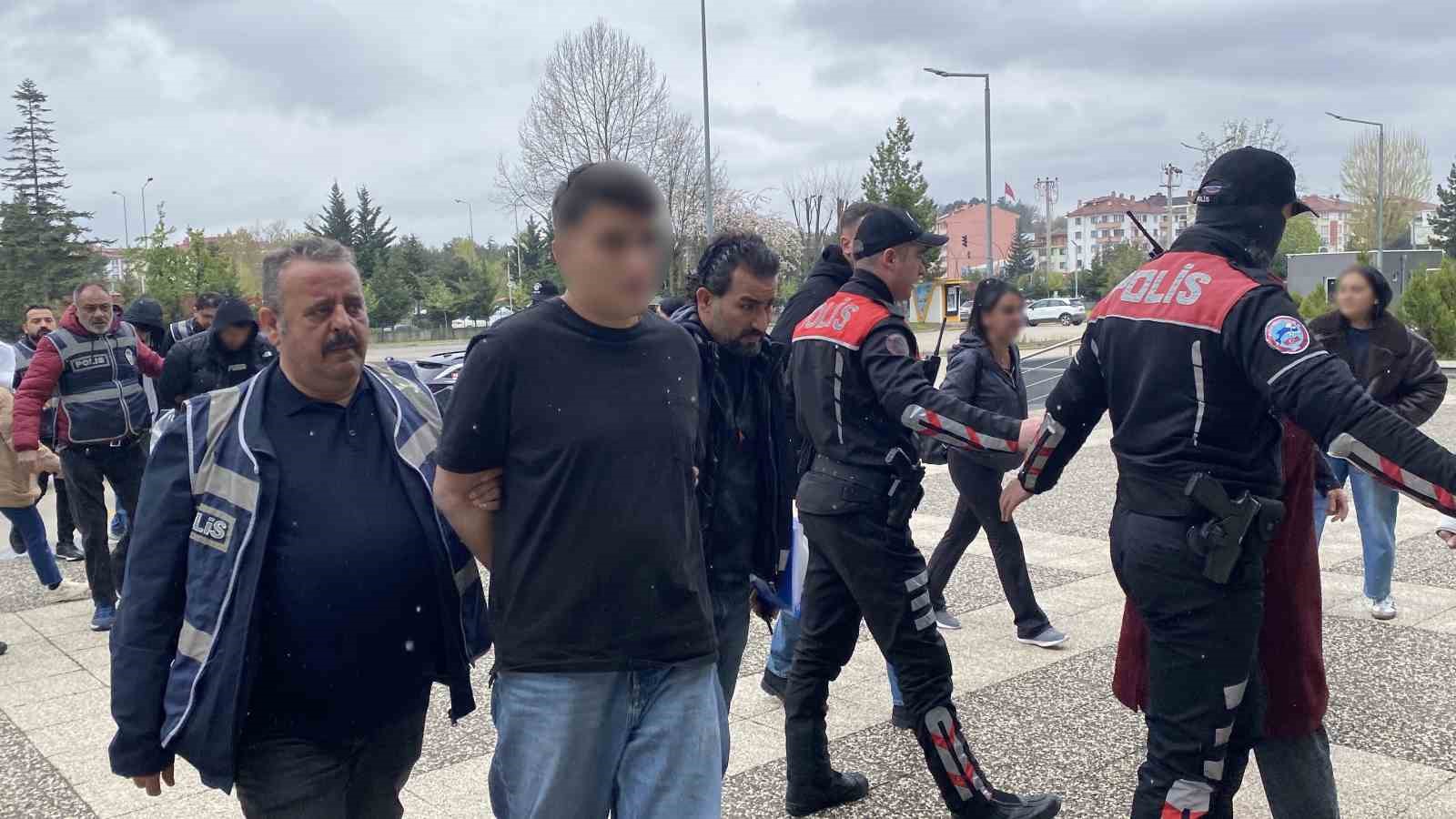 Ailelerden basın mensuplarına tepki: "Allah belanızı versin, daha 18 ...
