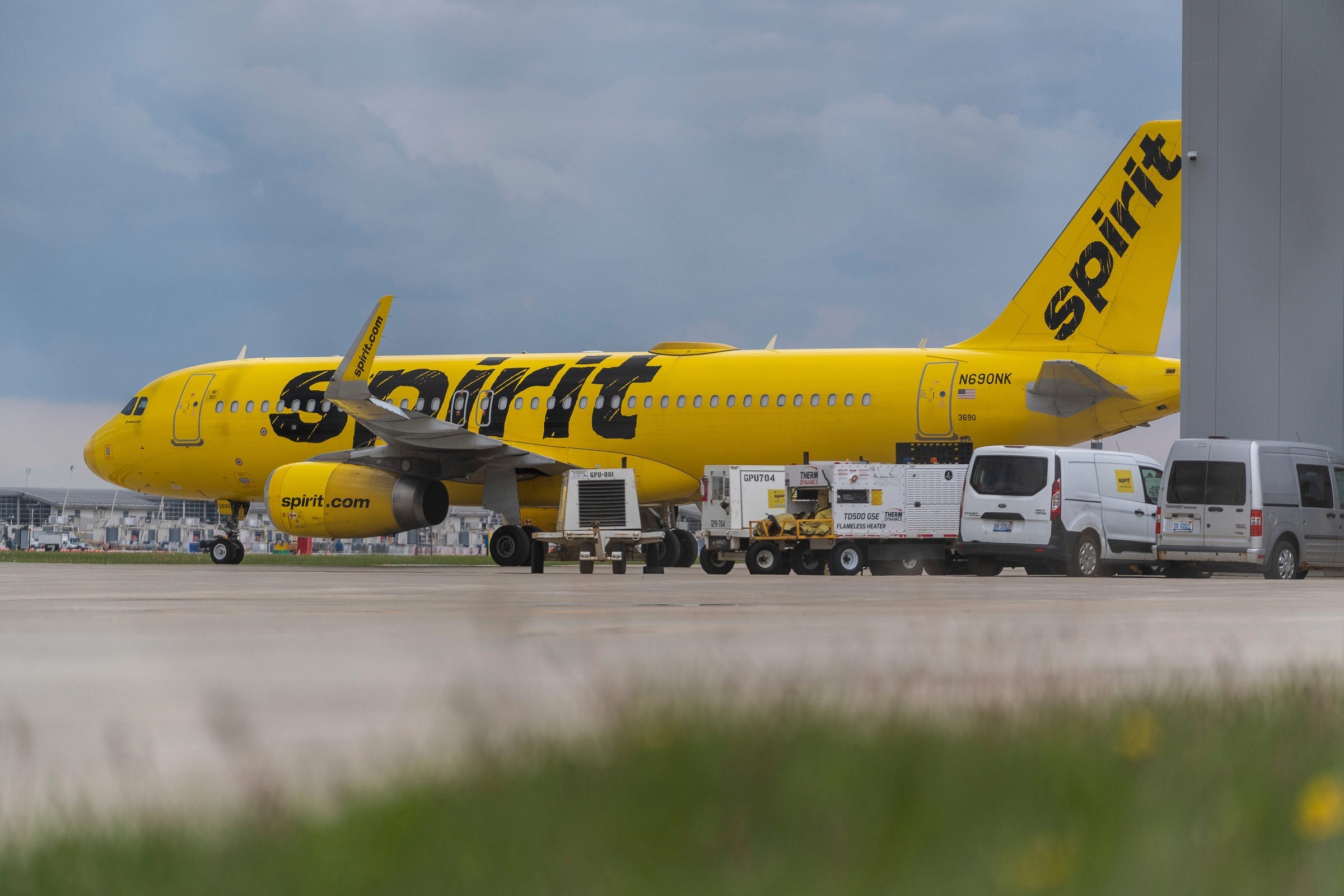 Spirit Airlines shuts down: Are BNA flights canceled? Are there refunds?