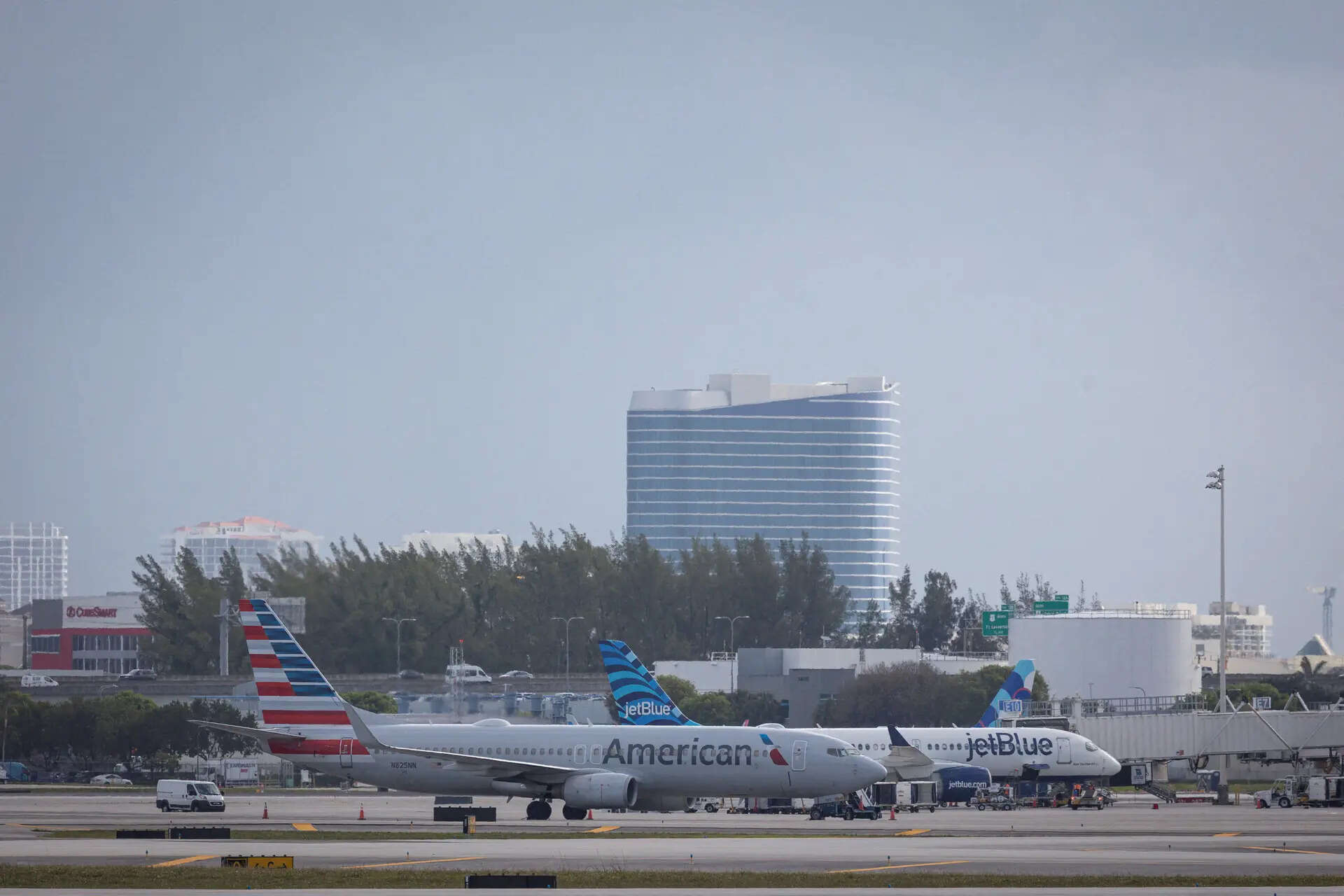 Stranded by Spirit Airlines shutdown? JetBlue rescue fares, and booking ...