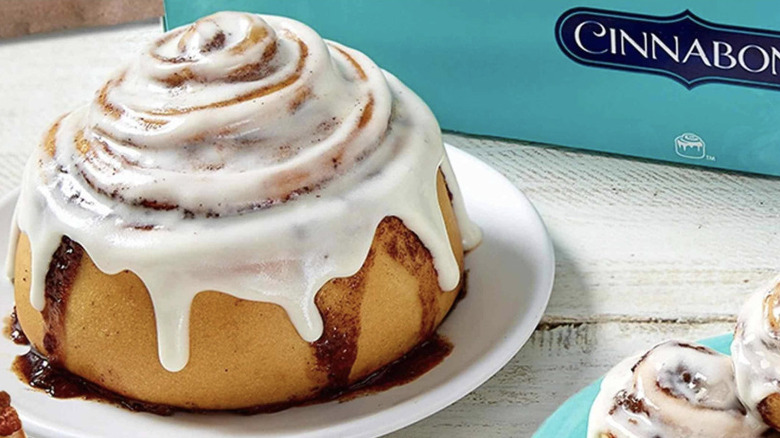 10 fast food chains that serve mouth-watering cinnamon rolls