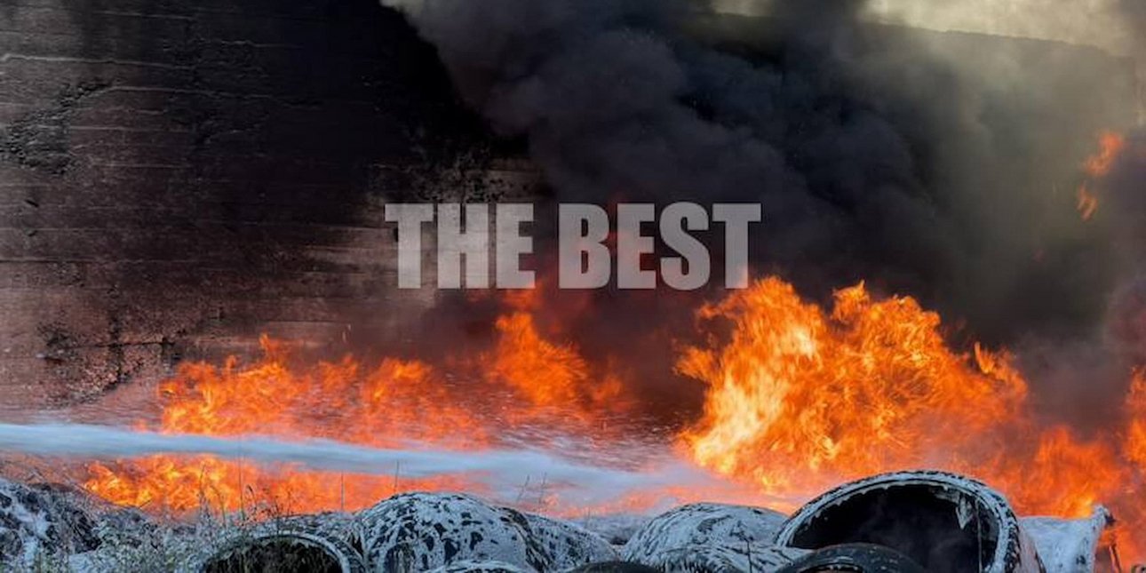 Φωτιά σε παλιό εργοστάσιο στην Πάτρα - καίγονται ελαστικά, μαύρος ...