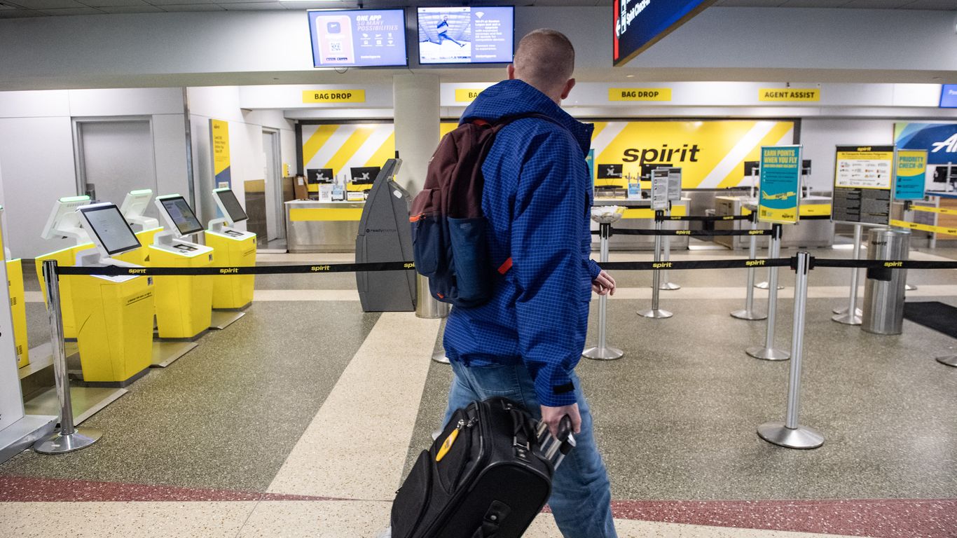 Airlines offer discounts to stranded Spirit Airlines travelers