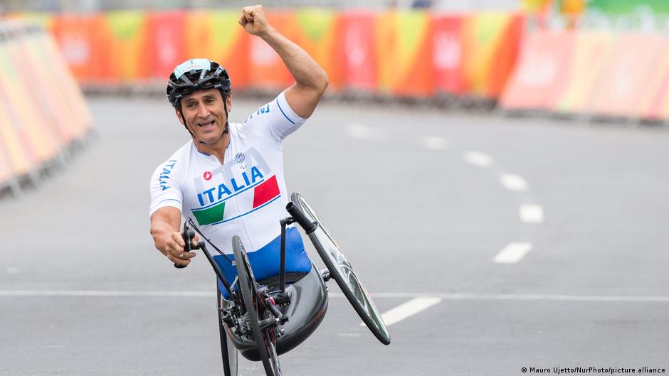 Alex Zanardi, F1 driver and multiple CART and Paralympic champion, dies ...