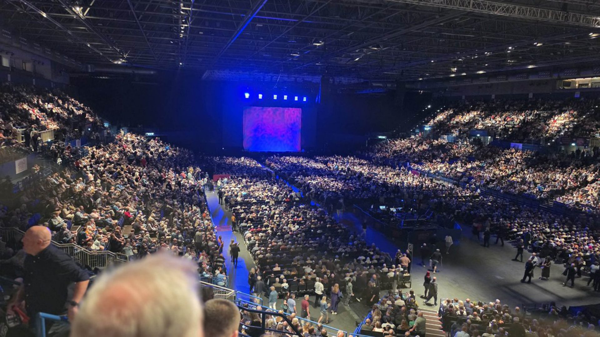 19-year-old arrested on suspicion of bomb hoax plot at Peter Kay show