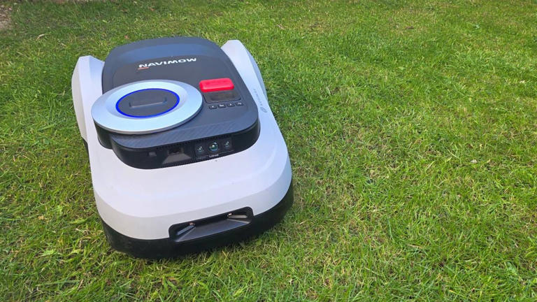 Segway Navimow i208 LiDAR review: A seriously clever robot mower that's ...