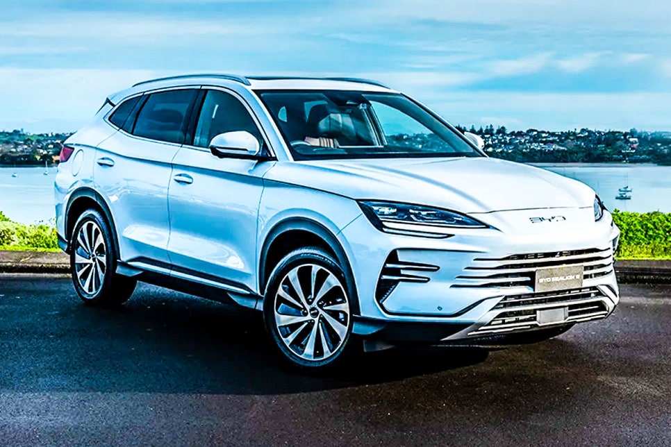 This new plug-in hybrid goes 1,200+ miles with 124 miles on just all ...