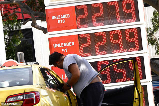 Chaos at a Sydney petrol station after Aussie sets up a $10,000 tab