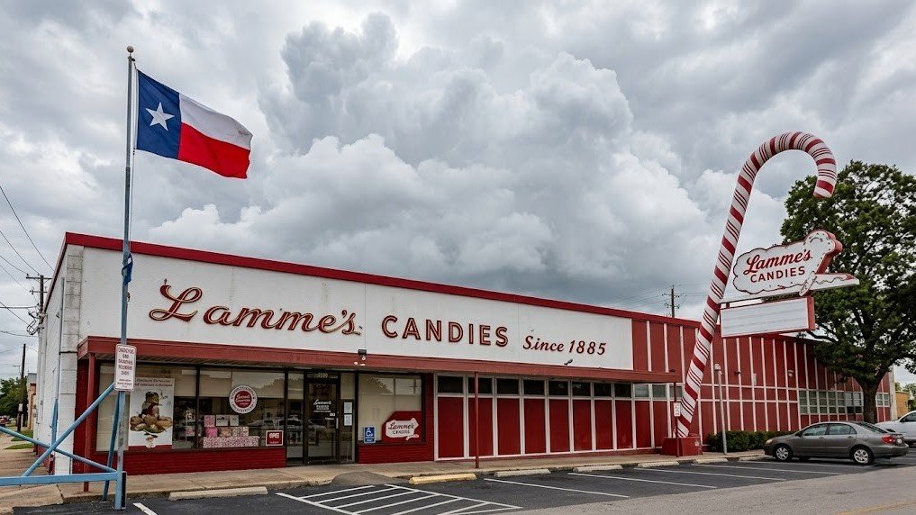After 141 years, this historic candy store chain is closing all locations