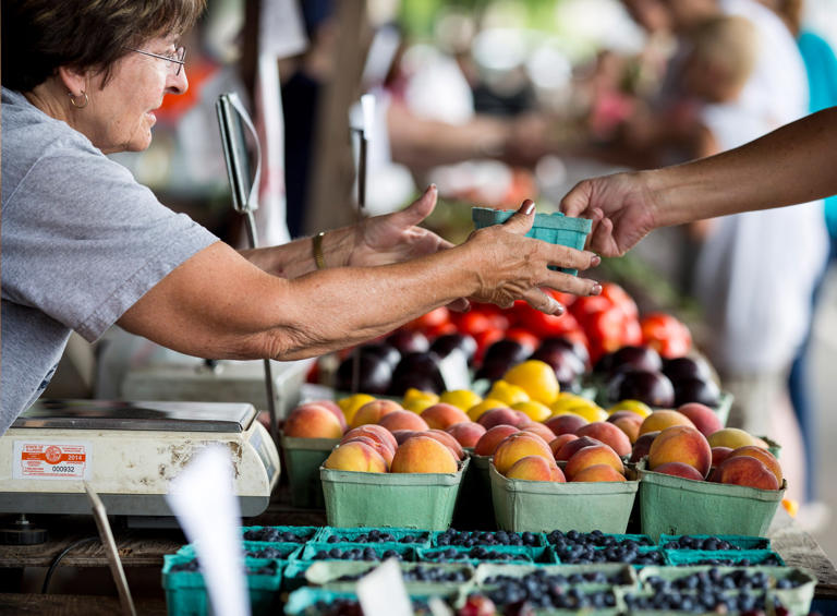 Find produce and crafts at these 12 Peoria-area farmers markets in 2026