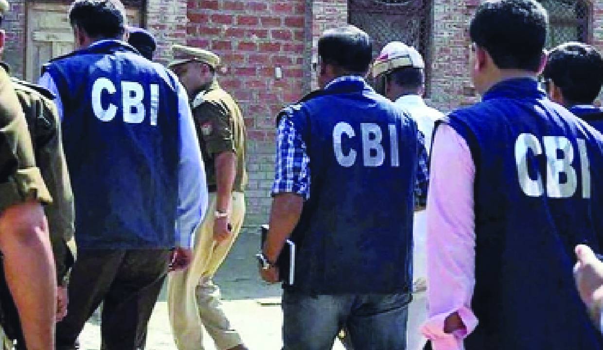 CBI arrests CGHS additional director, private assistant in bribery case