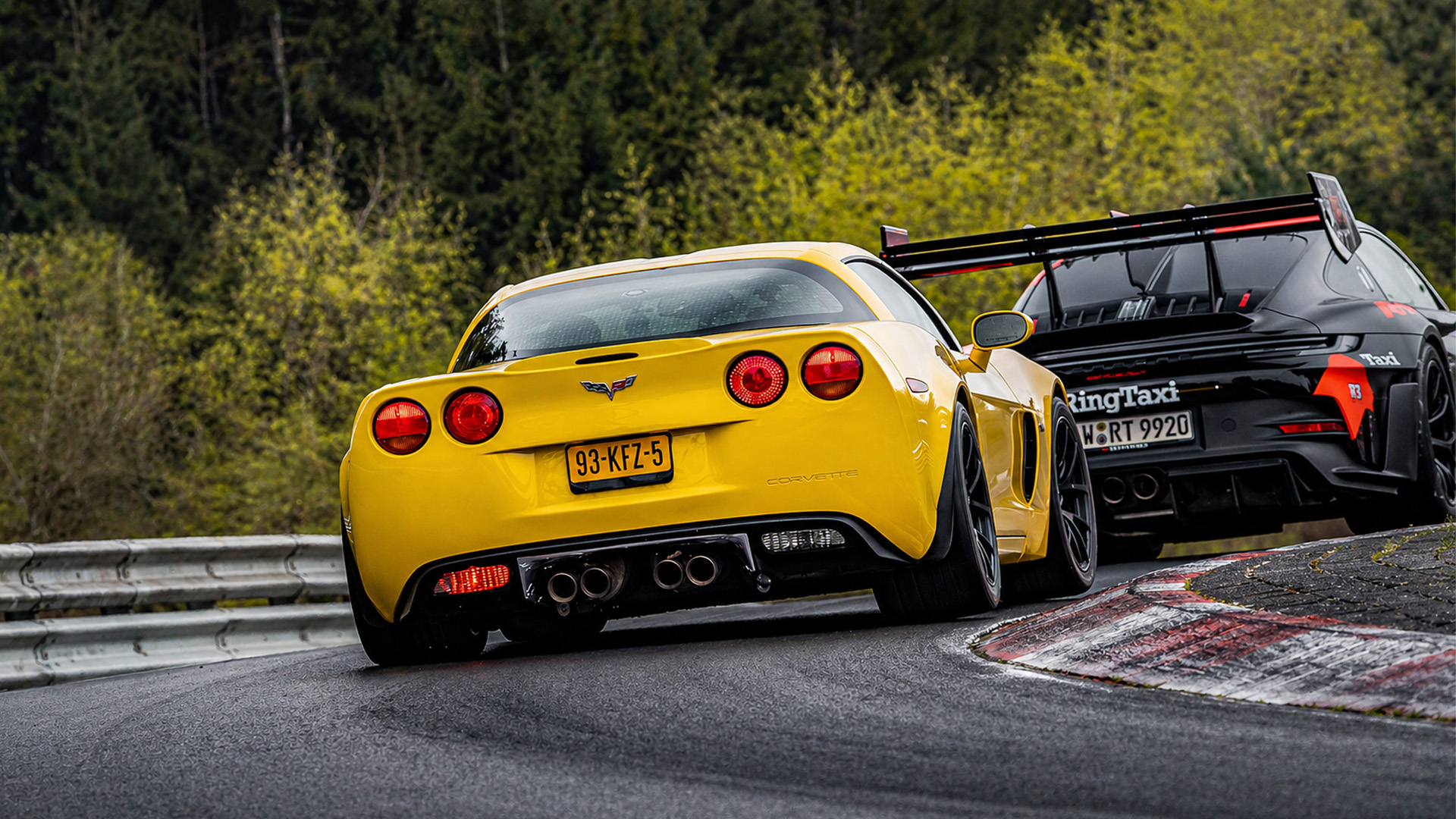 Corvette C6 vs Porsche GT3 intense track moment