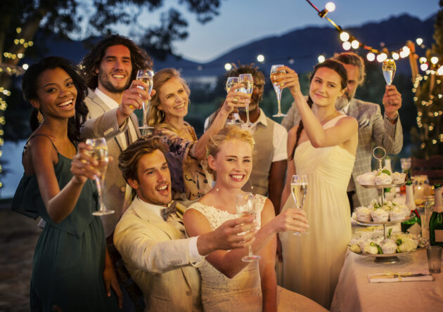 7 things couples do at their wedding that experts say are warning signs