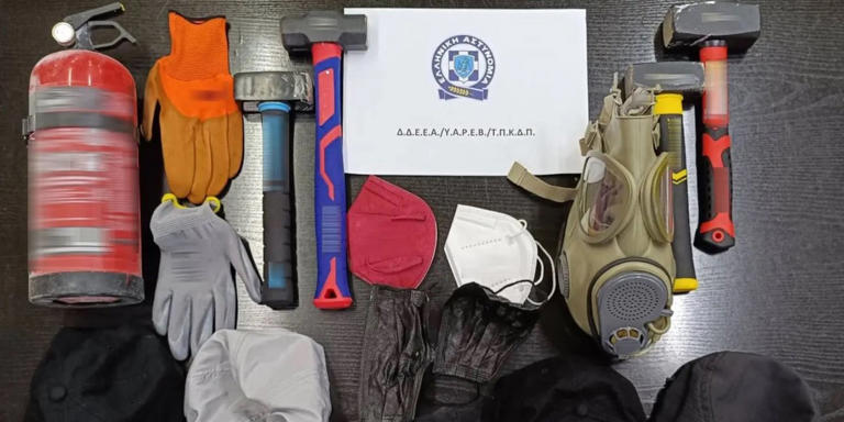 Τρεις συλλήψεις για την επίθεση στο Εφετείο - Κατασχέθηκαν βαριοπούλες ...