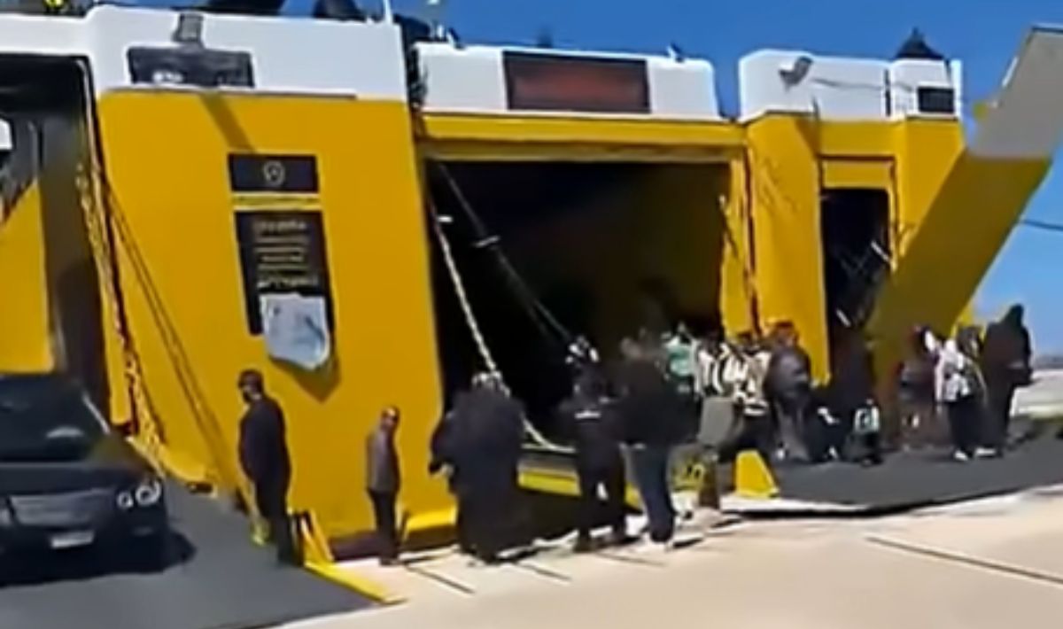 Πλοίο προσέκρουσε στο μόλο κατά την πρόσδεση στο λιμάνι της Ζακύνθου ...