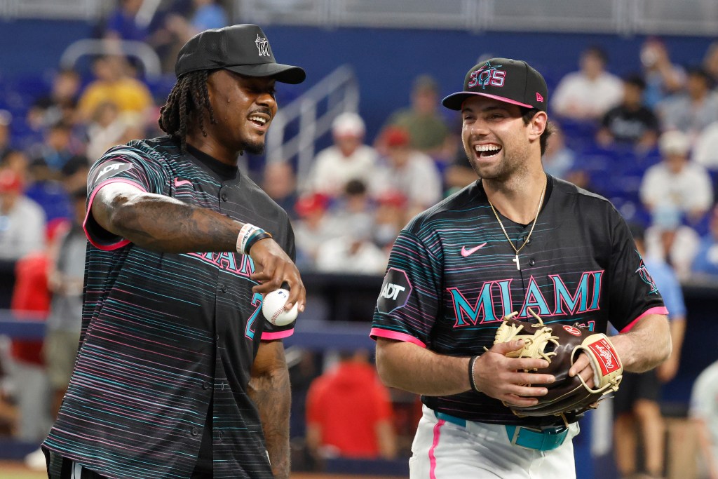 Dolphins QB Malik Willis throws horrendous first pitch at Marlins game ...