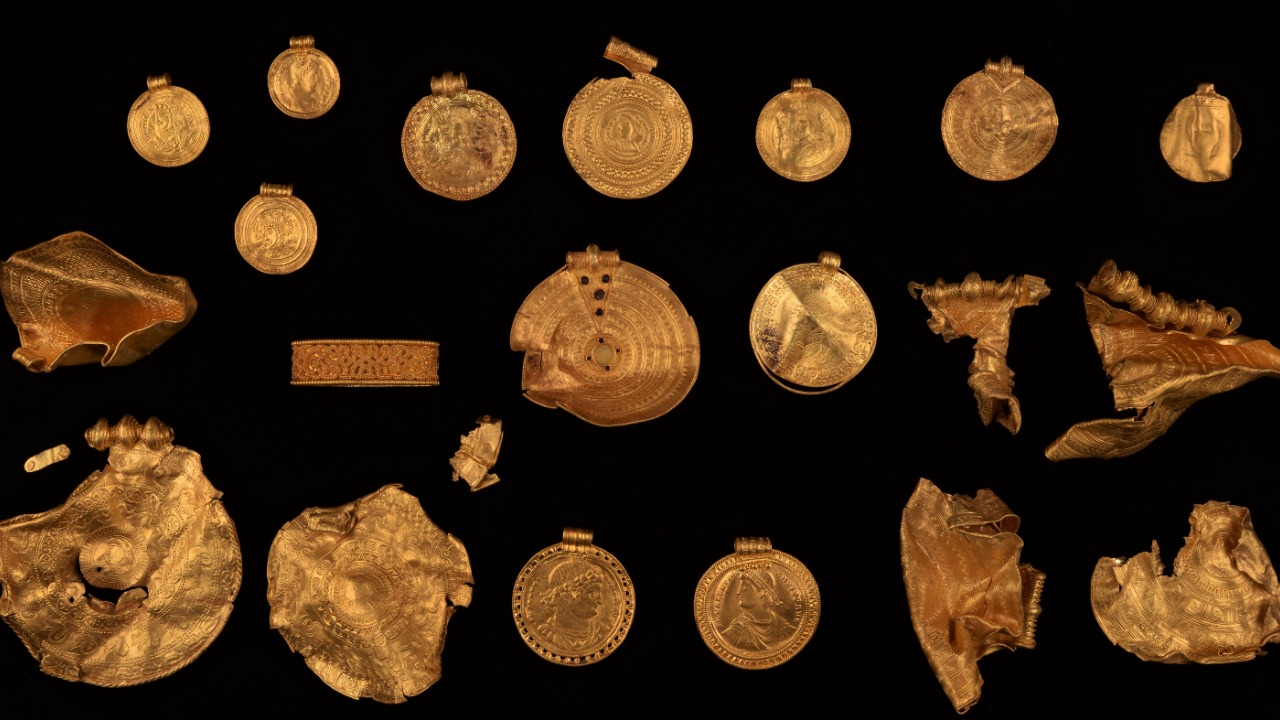 Gold brooch from the 6th century pulled from Danish soil by a metal ...