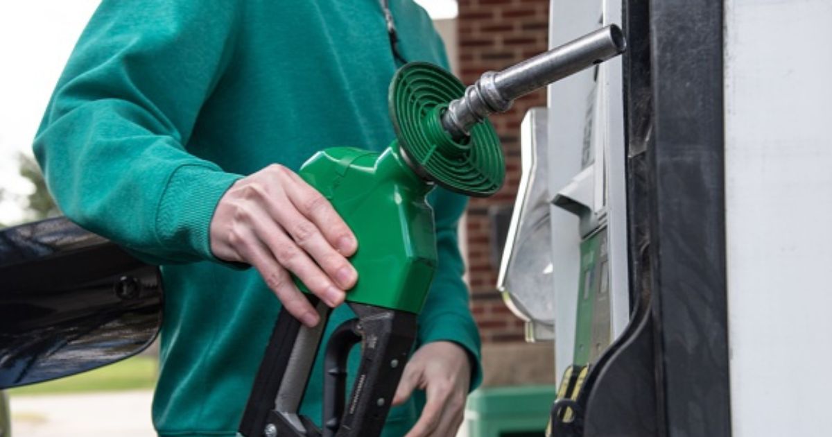 Oil hits 4-year high as Iran negotiations continue