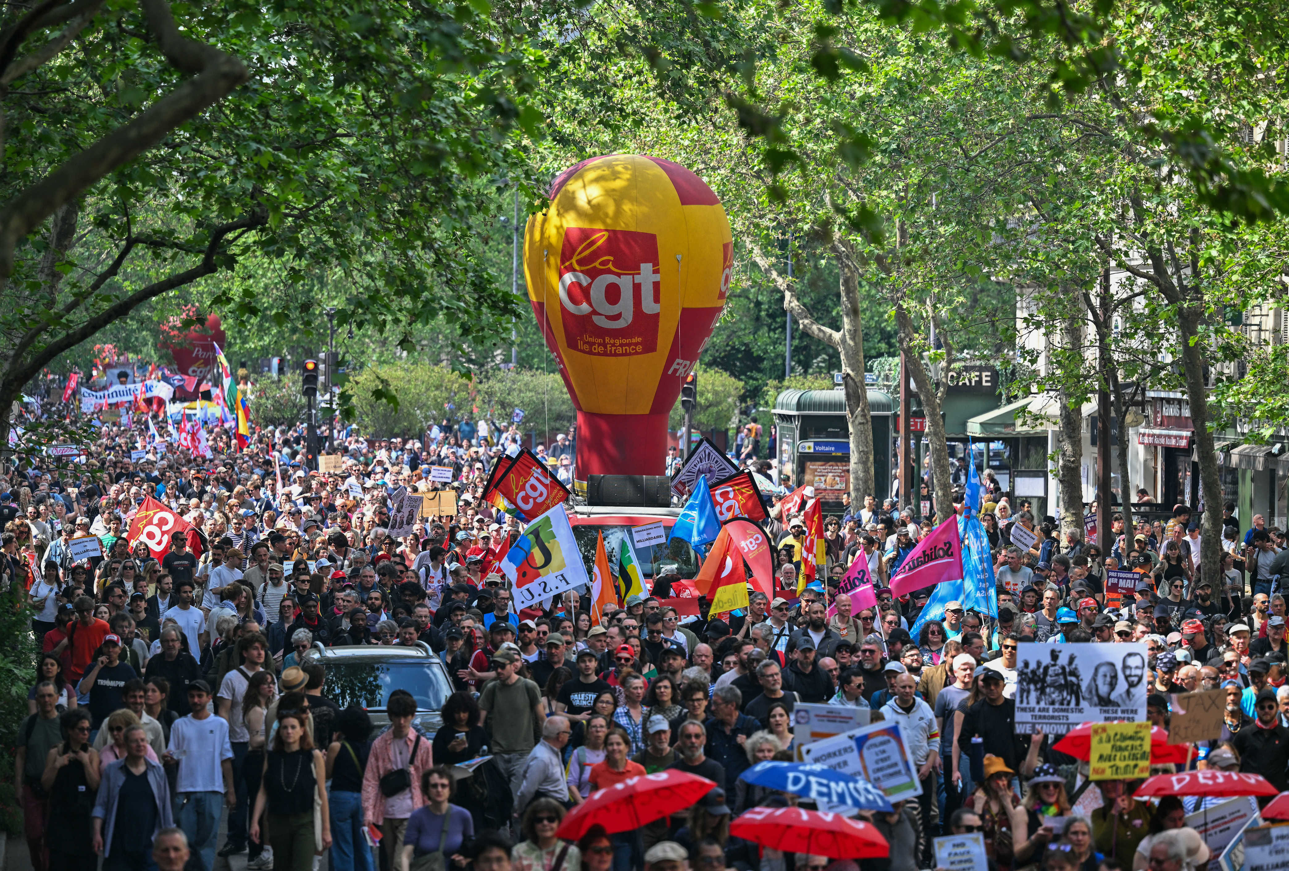 1er-Mai : plus de 300.000 manifestants en France, environ 100.000 à ...