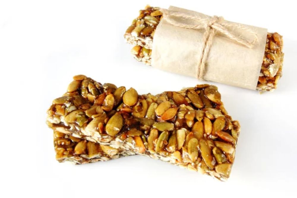 16 homemade energy bars & on-the-go snacks