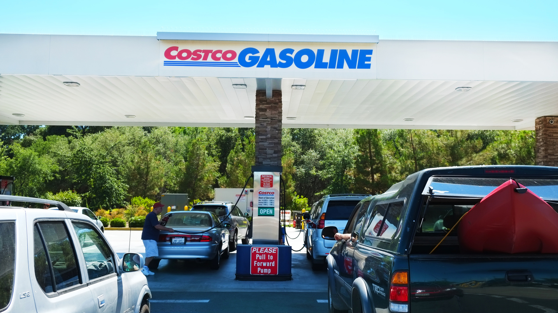These 4 poor Costco habits end up costing you at the gas pump