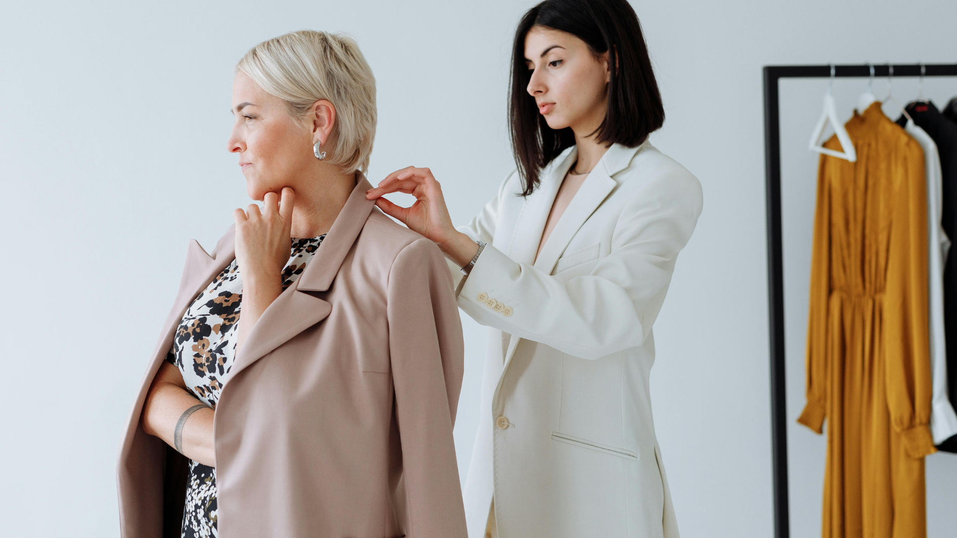 15 timeless styling tips commonly used in age-friendly outfits