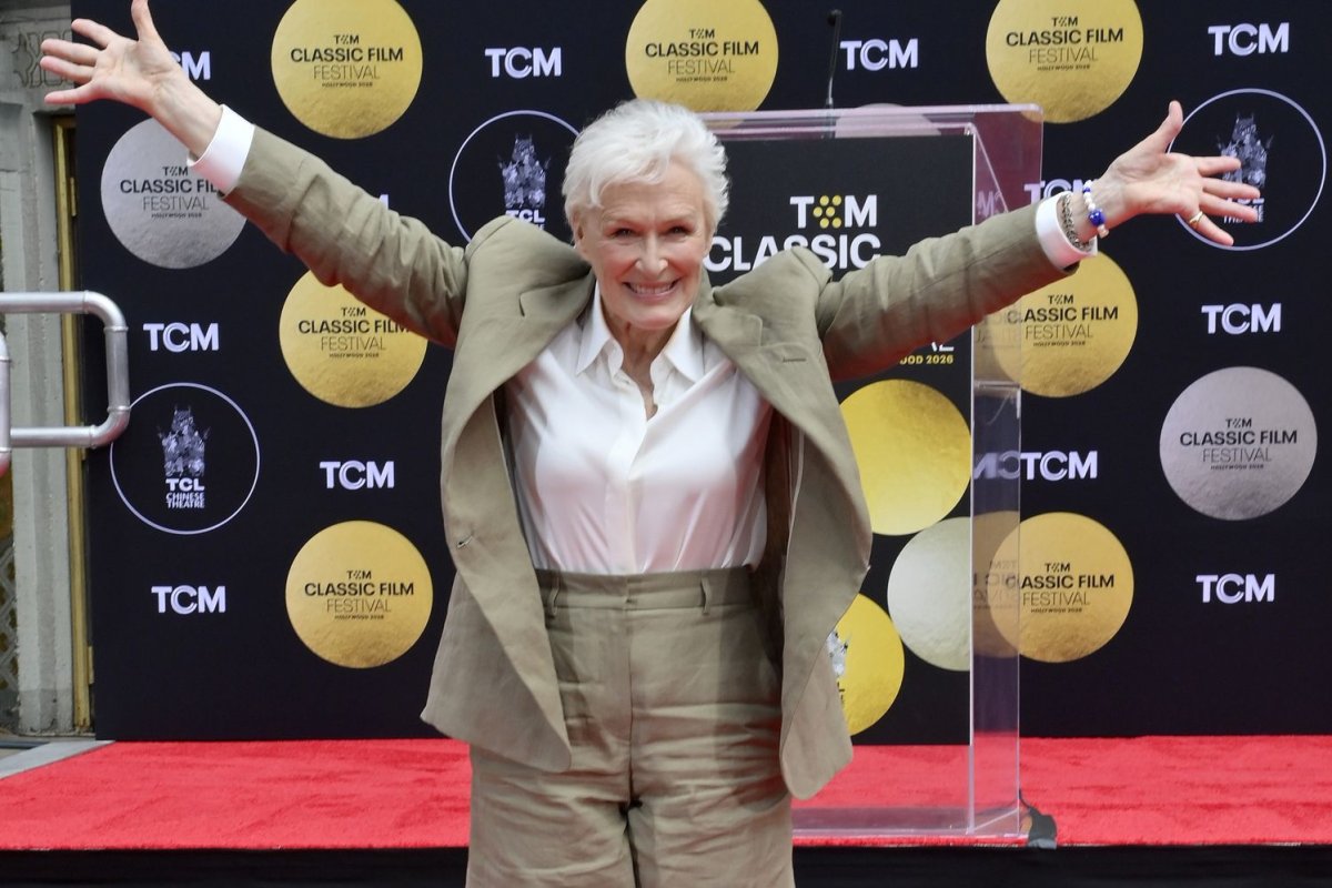 Look: Glenn Close's hand- and foot-prints enshrined in Hollywood cement