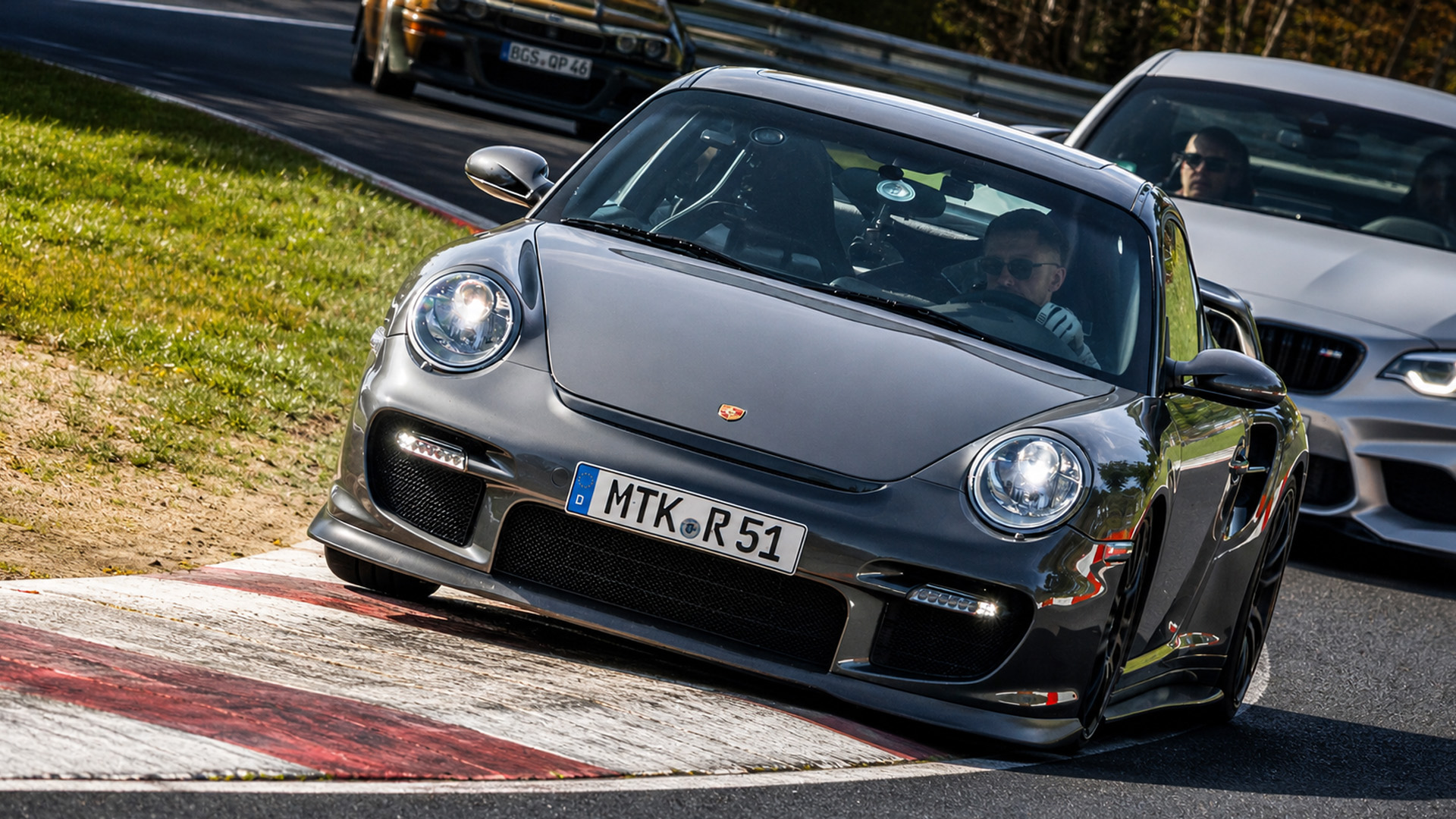 1000HP Porsche 911 Turbo loses control on track corner