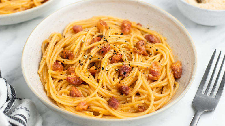 Spaghetti pasta carbonara recipe