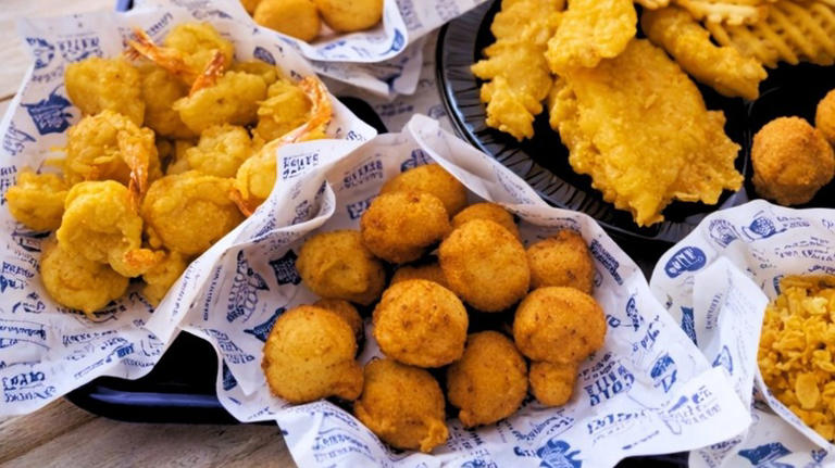 7 chain restaurants with the best fried seafood, according to customers