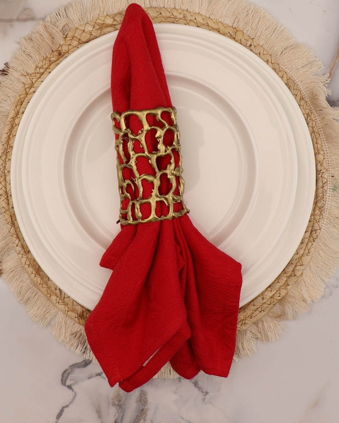 DIY elegant napkin ring for special occasions