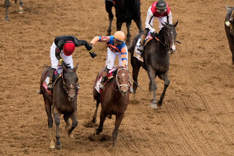 Jockey Jose Ortiz comes from last to pass brother Irad and win Kentucky ...