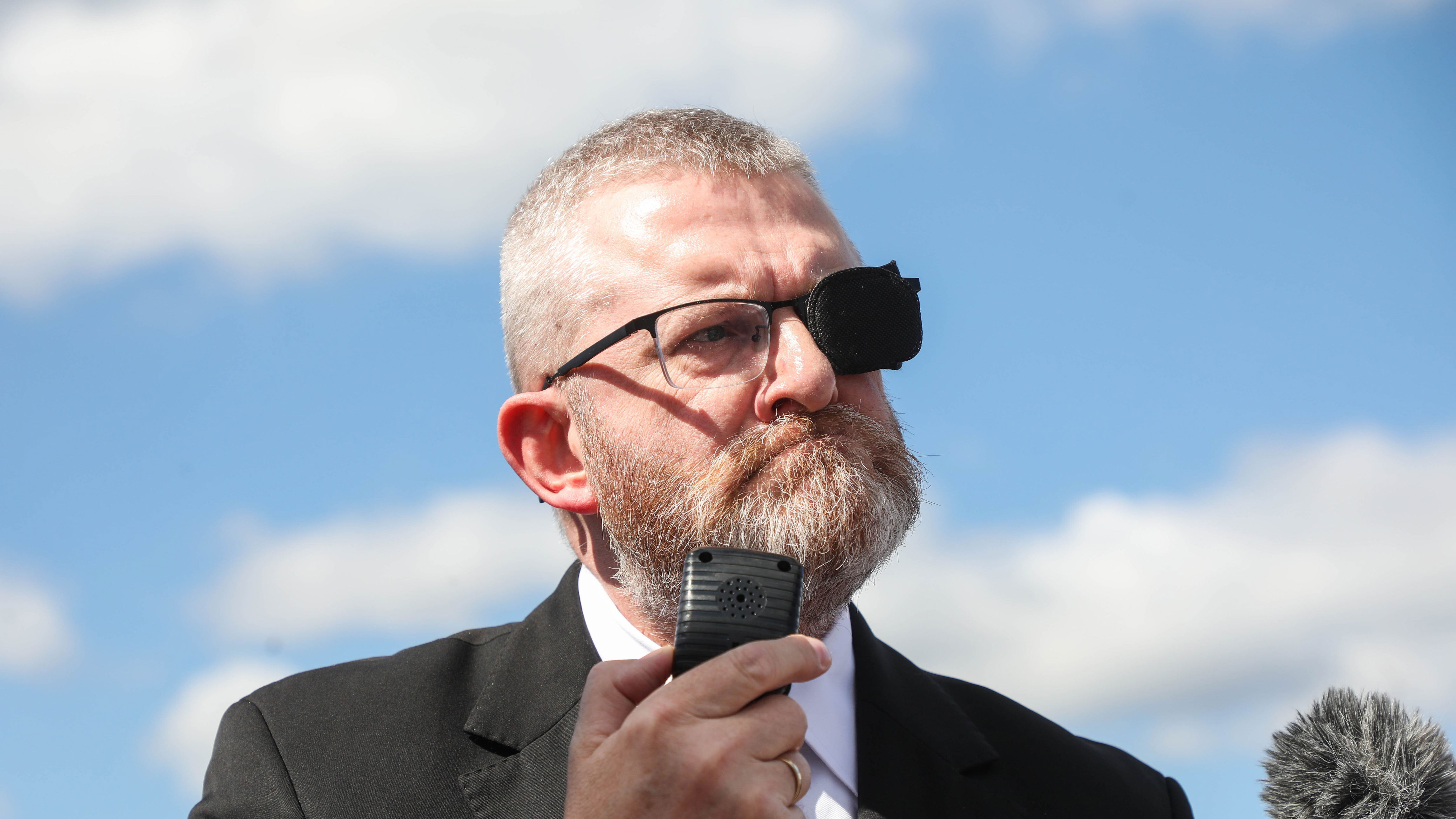 Kontrowersyjne słowa Grzegorza Brauna na marszu w Wilnie. "Litwa i ...
