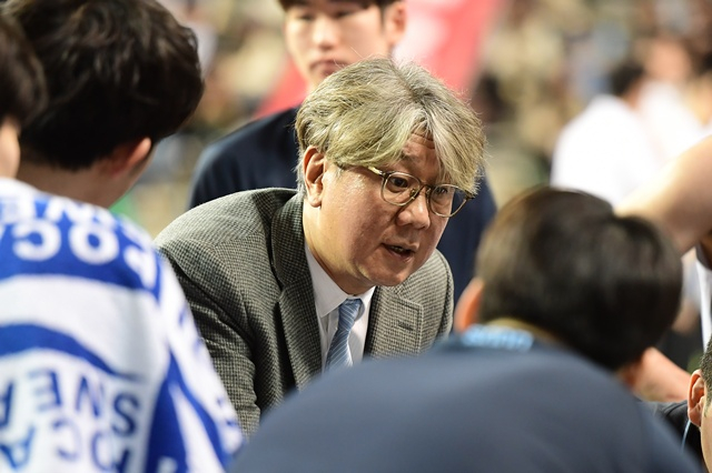 [비하인드] 막내의 눈물 알고도 더 모질게 혼낸 사령탑→알고 보니 애정 담긴 밀당... "제대로 키워보고 싶다"