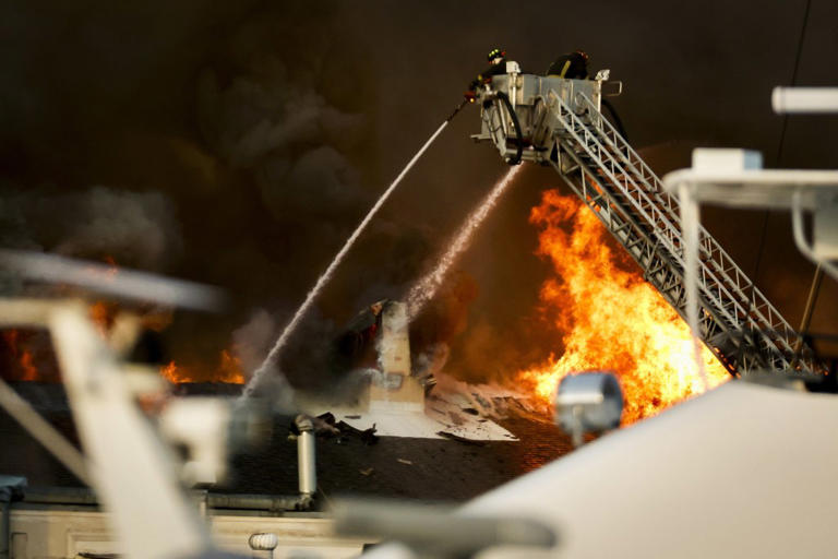 Fire breaks out at University of South Florida marine science lab