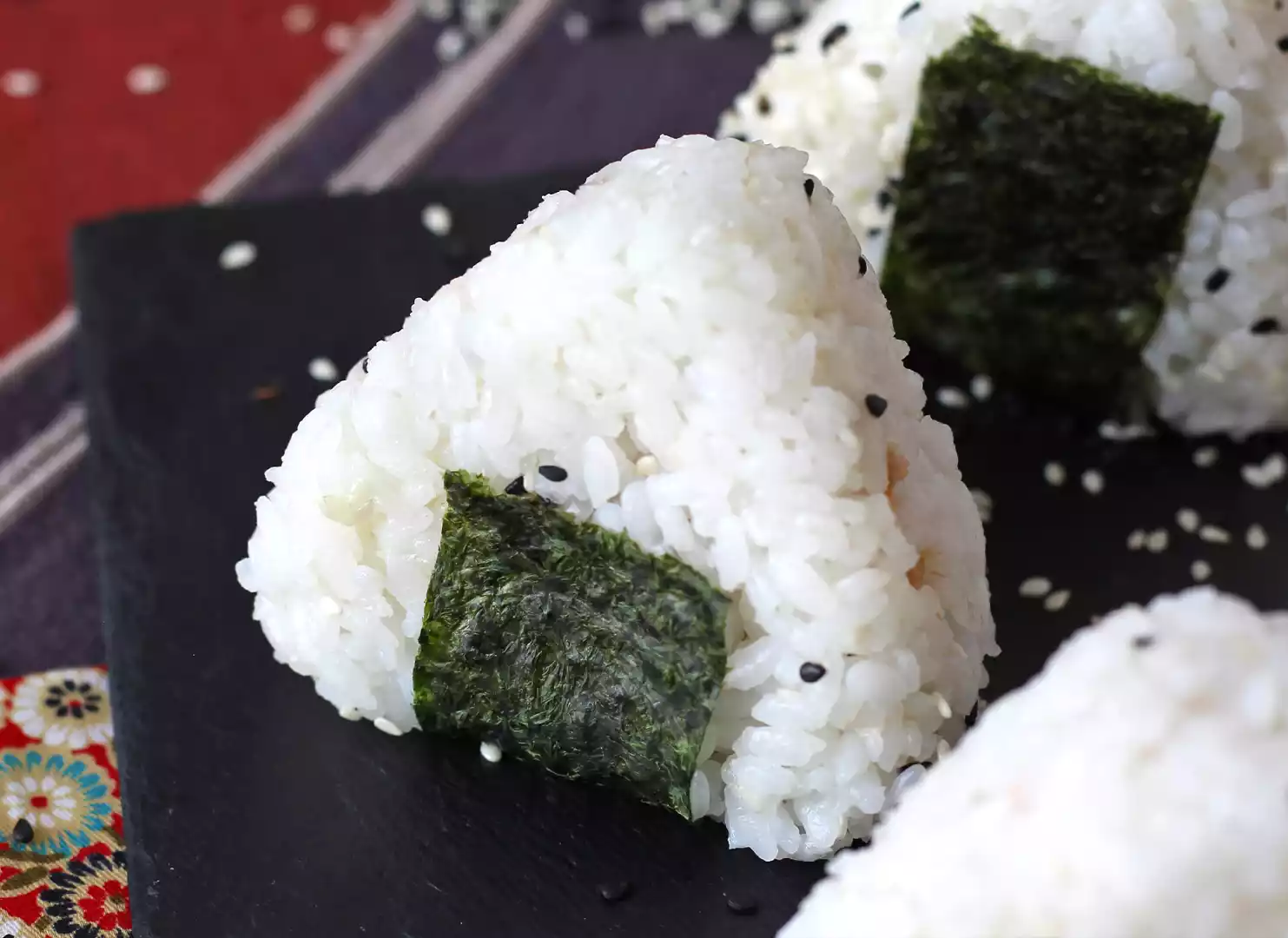 Tuna onigiri, the little Japanese triangular rice sandwich - おにぎり