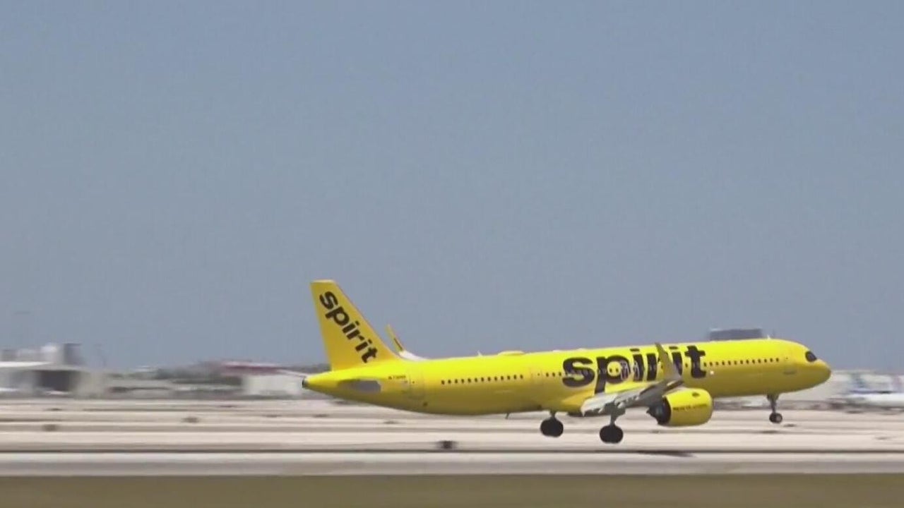 Spirit Airlines shuts down, stranding travelers