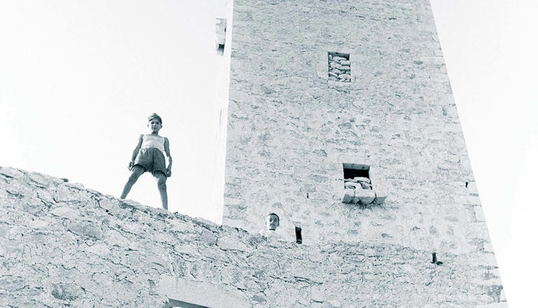 Με το φωτογραφικό βλέμμα της Τζόαν Λι Φέρμορ
