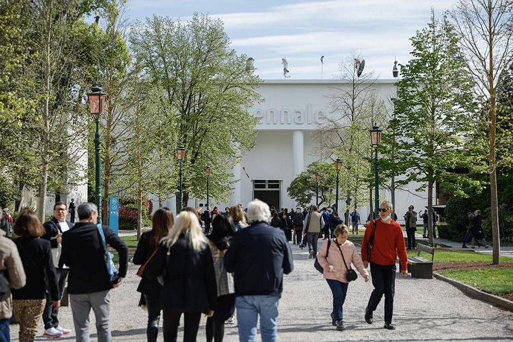 Biennale Arte, arrivati gli artisti a Venezia: lavori in corso a ...