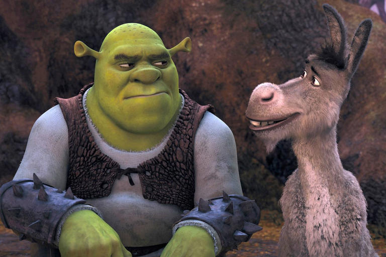Mike Myers reveals why he chose to wear green 'Shrek' makeup to honor ...