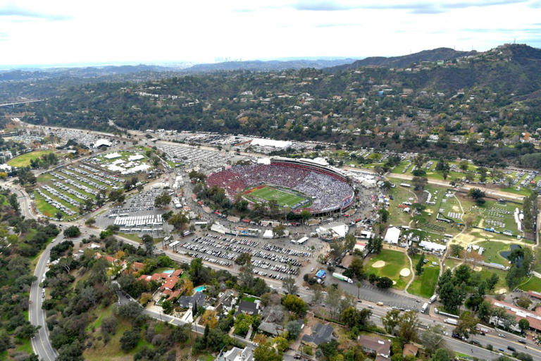 Rose Bowl shows off new exclusive field-level club: 'A place to be'