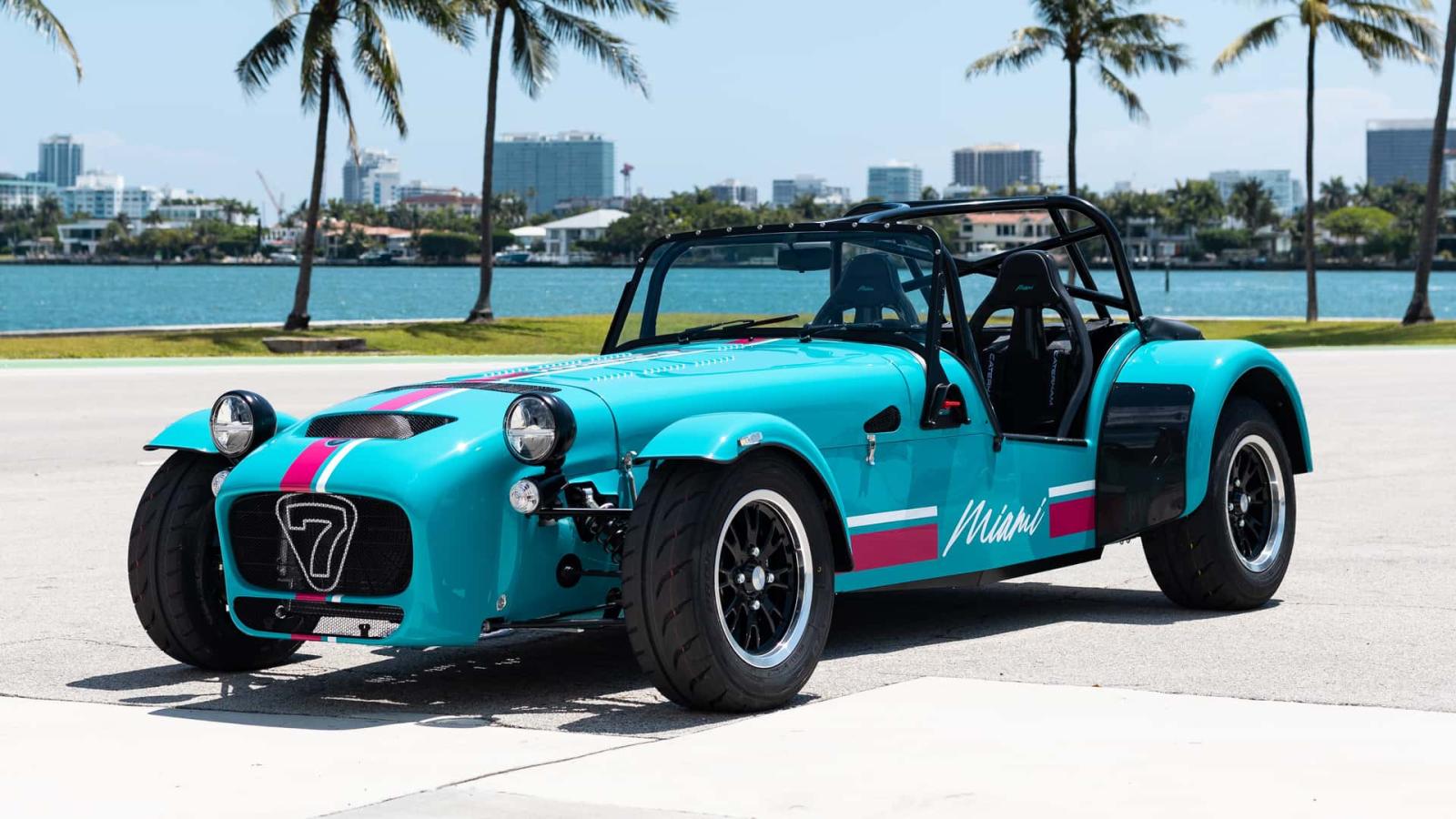 Ένα Caterham 7 με αύρα Μαϊάμι