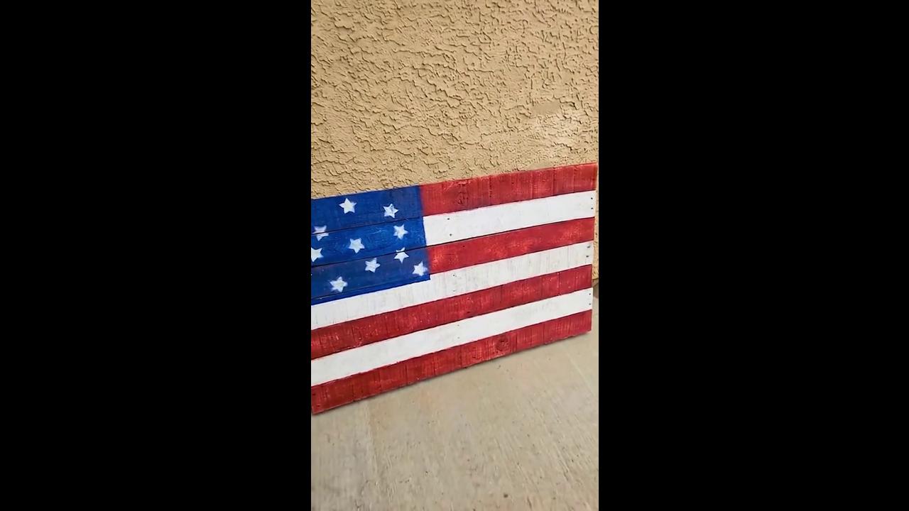 New pallet idea everyone's copying for Memorial Day!