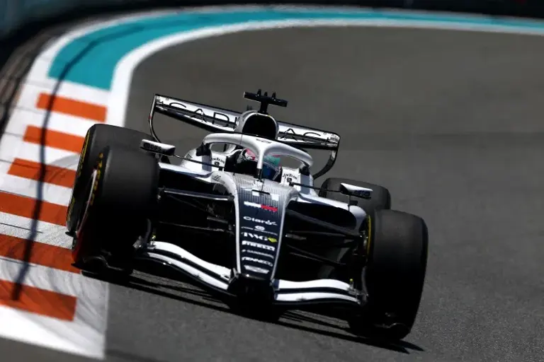F1: Checo Pérez avanza posiciones y finaliza 17 en la sprint del GP de ...