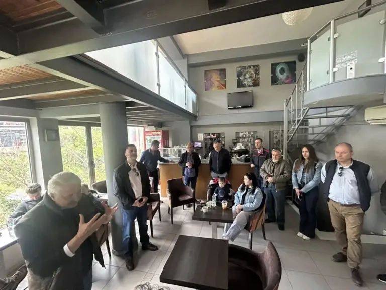 Καλάβρυτα: Η περιοδεία του ευρωβουλευτή του ΠΑΣΟΚ Γ. Μανιάτη – Οι ...