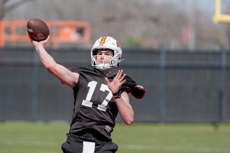 Mock drafts already zeroing in on risky QB prospect for Steelers in 2027