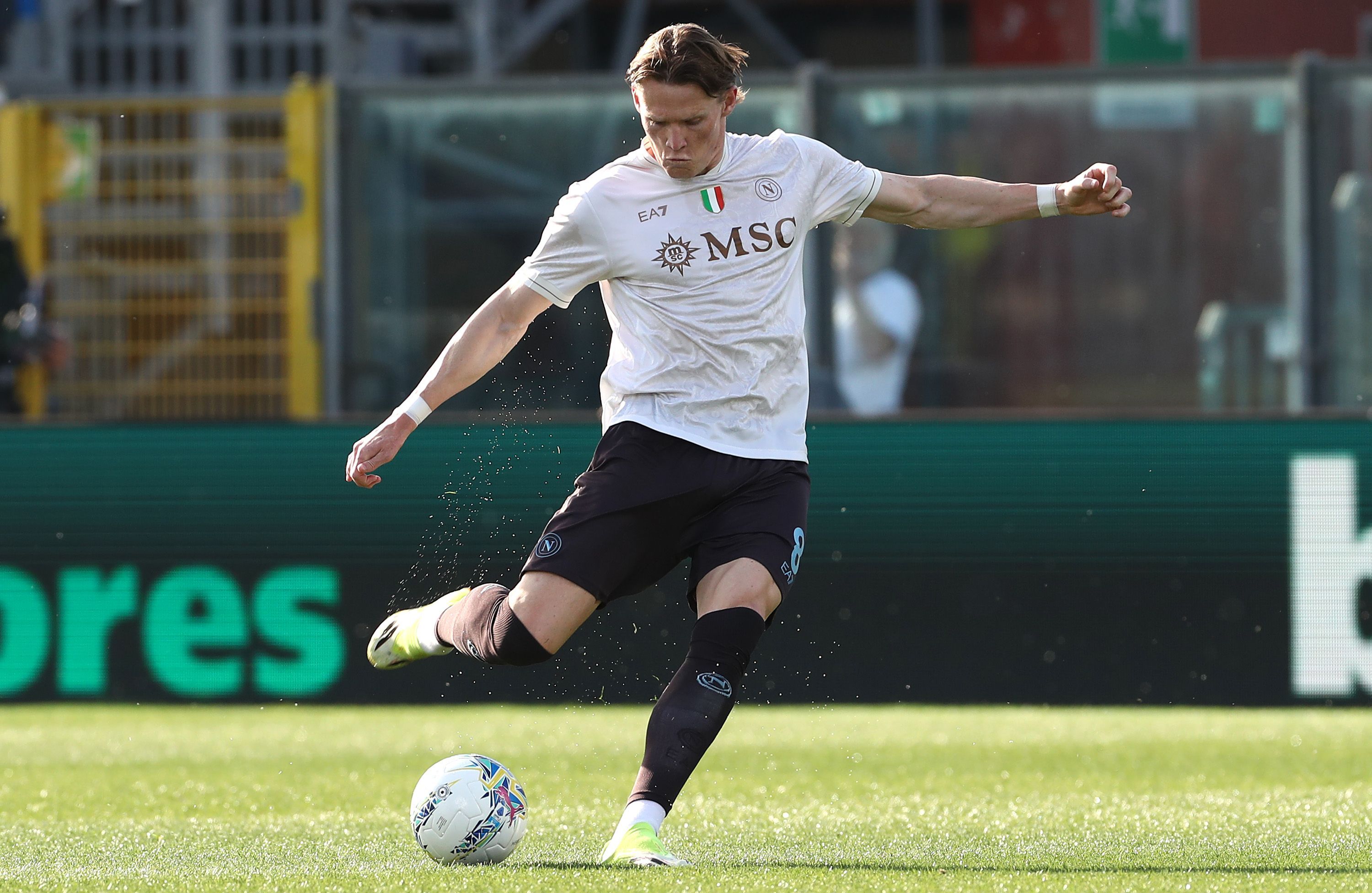 Scott McTominay set to lose champion status after firing blank as ...
