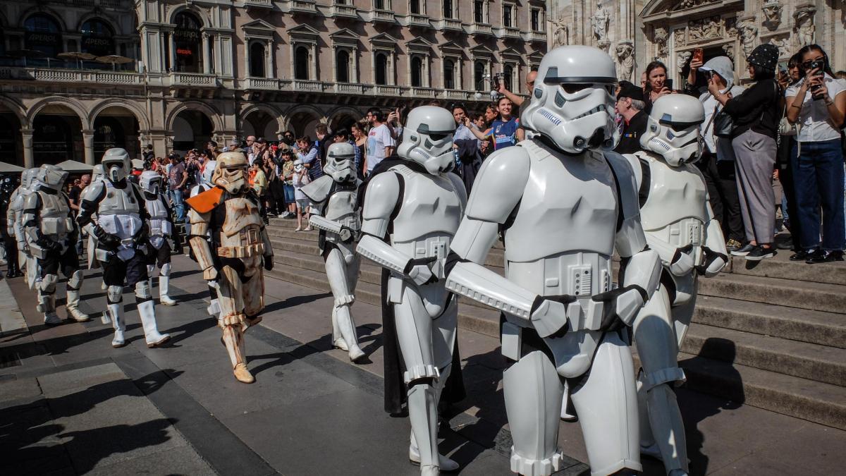 El desfile de Star Wars en Milán protagoniza las imágenes del día