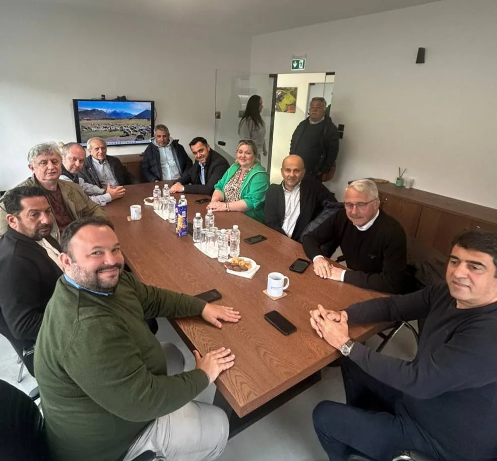 Καλάβρυτα: Η περιοδεία του ευρωβουλευτή του ΠΑΣΟΚ Γ. Μανιάτη – Οι ...