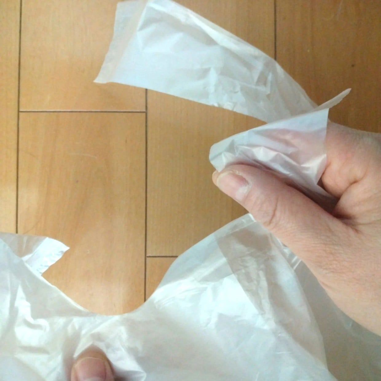 「えっかんたん」指をぬらさず“ビニール袋を3秒で開くワザ”